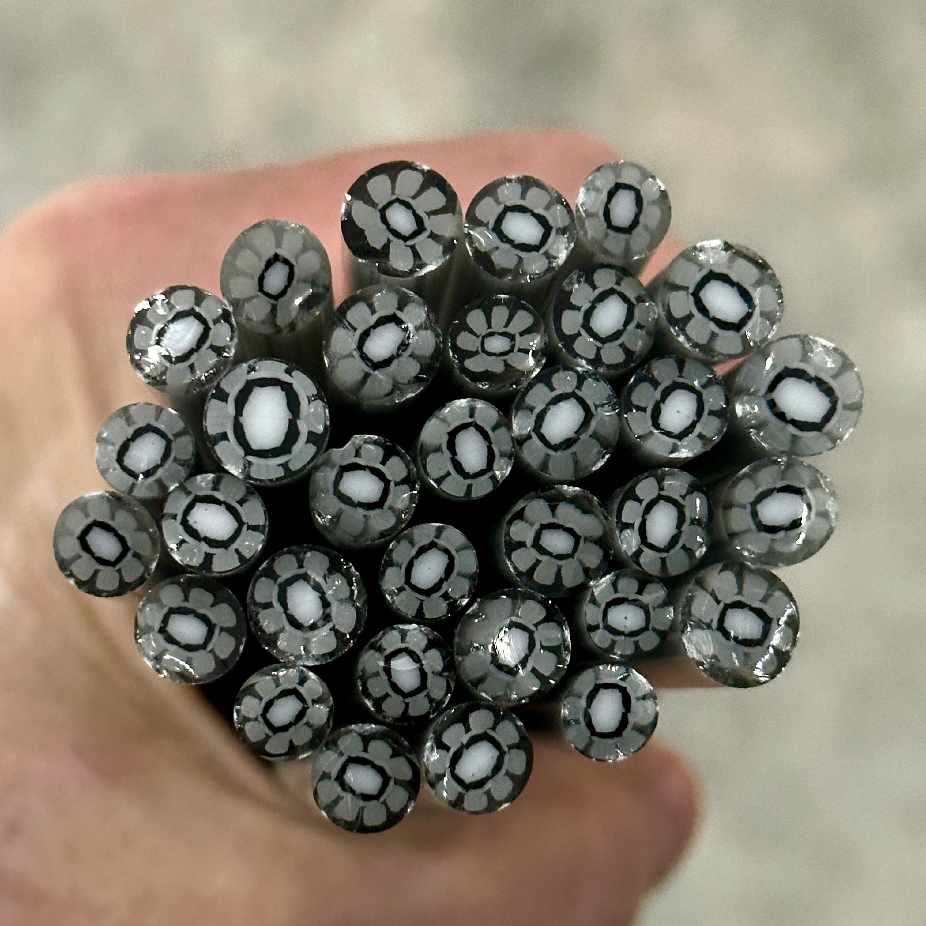 Dark Grey Daisy coe 90 Flower Murrini SINGLE ROD – Wilderness Glass